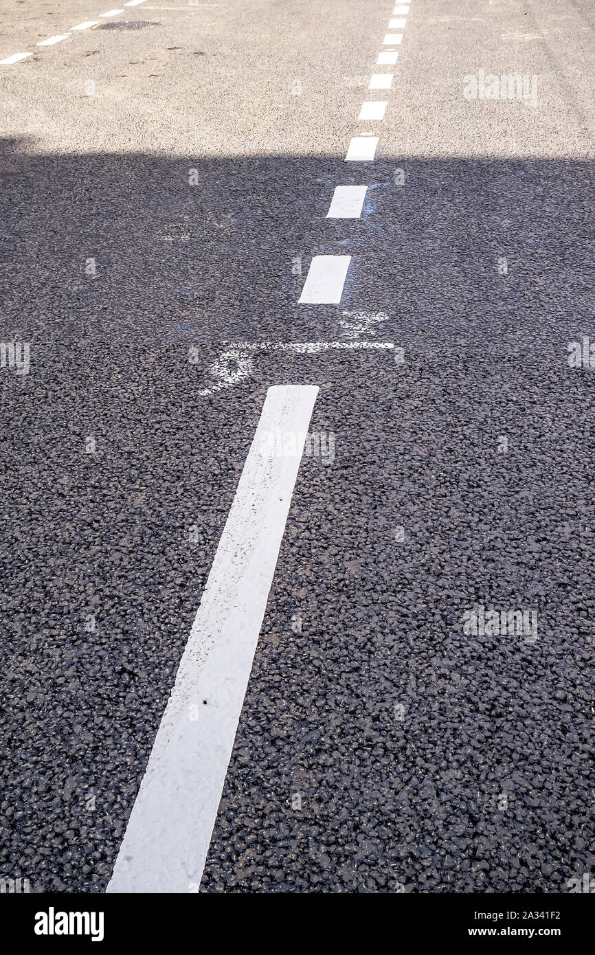 Intermittent white line hi-res stock photography and images - Alamy