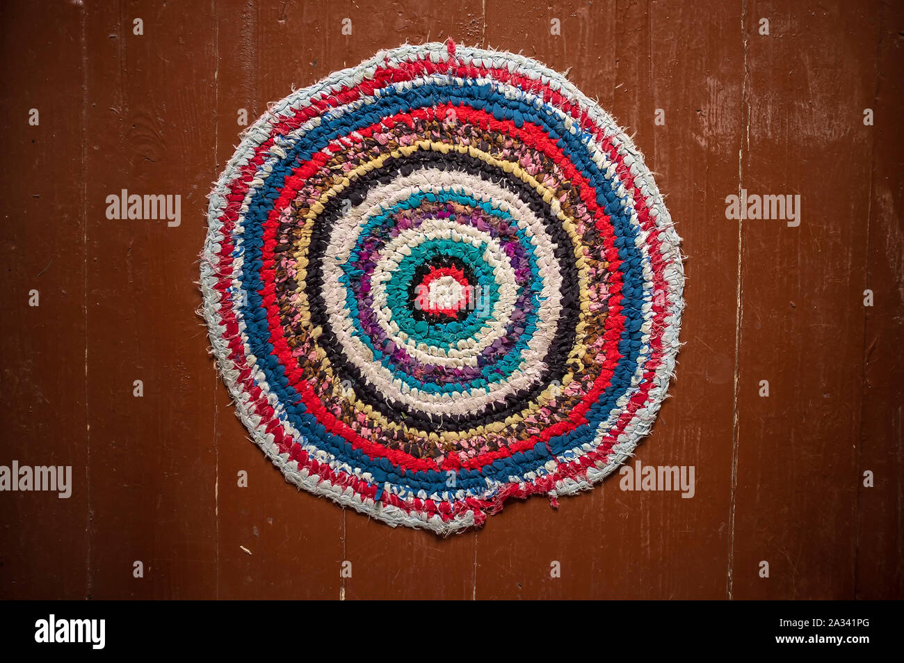 Round patterned rug hi-res stock photography and images - Alamy