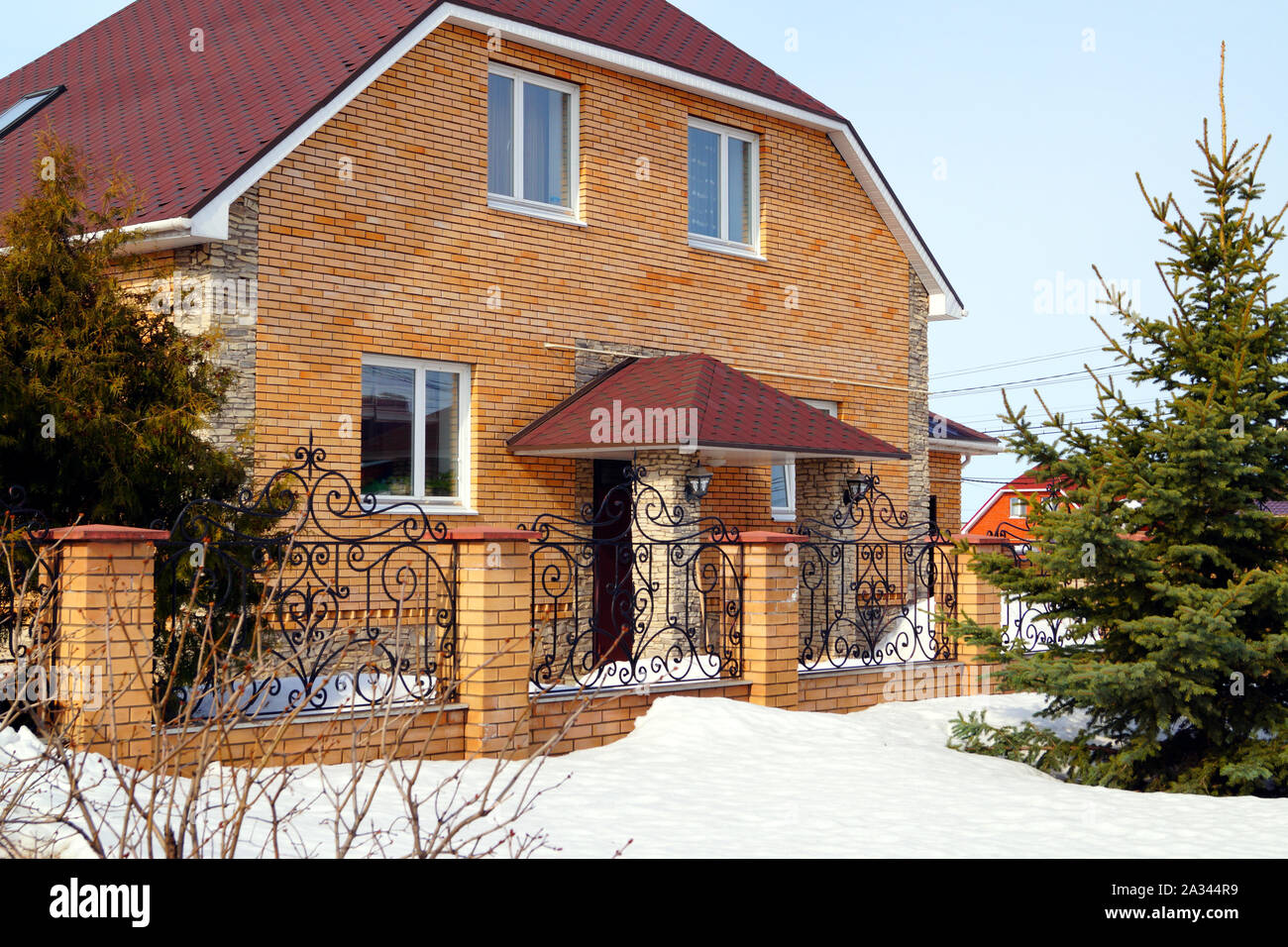 A lot of snow lies on a residential building and large snowdrifts ...