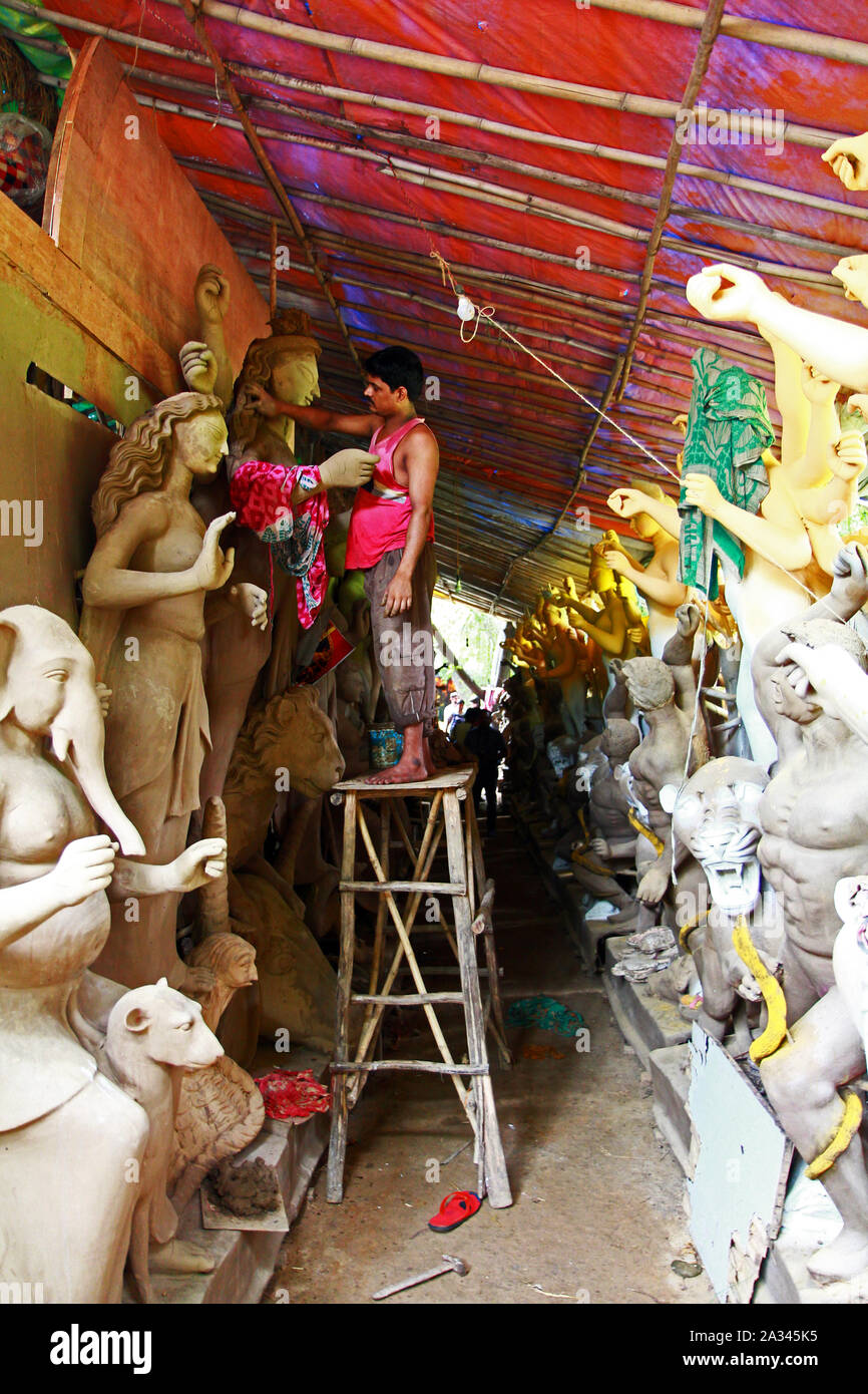 Idol making hi-res stock photography and images - Alamy