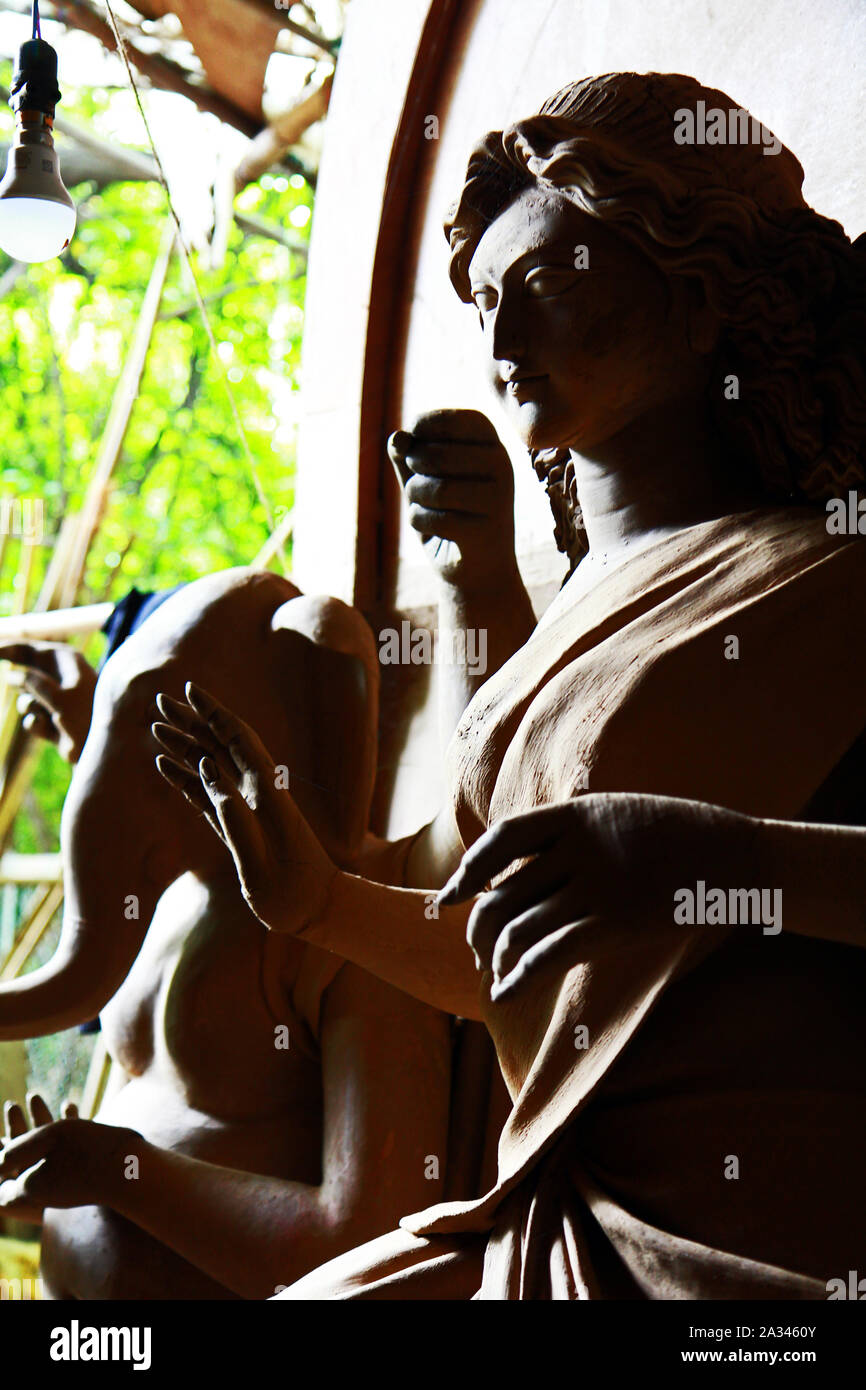 Making clay idol hindu hi-res stock photography and images - Alamy