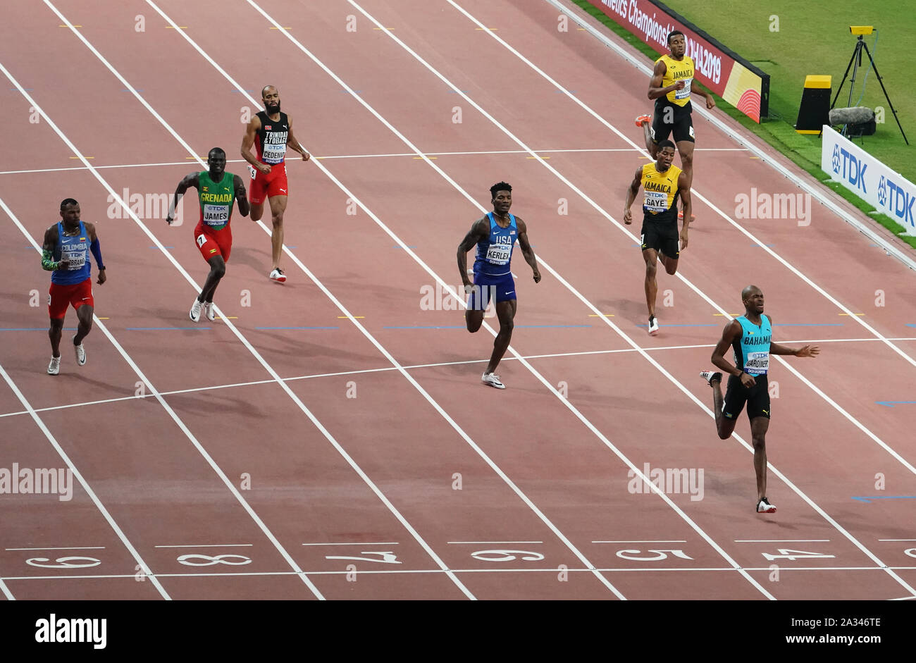 Doha, Qatar. 4th Oct, 2019. Steven Gardiner (1st R) of Bahamas crosses ...