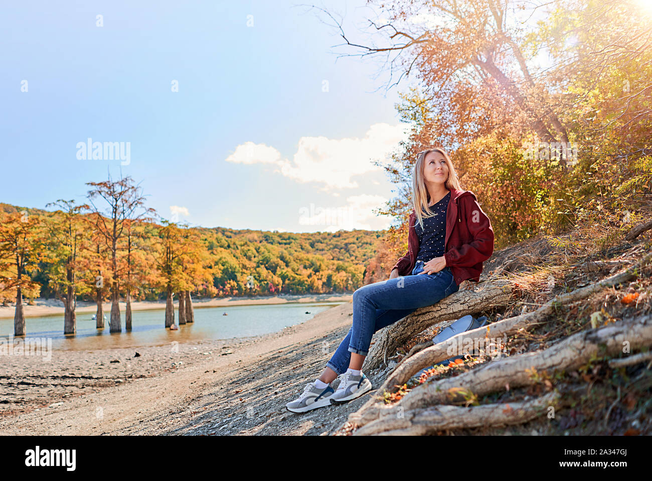 Girl on the shore hi-res stock photography and images - Alamy
