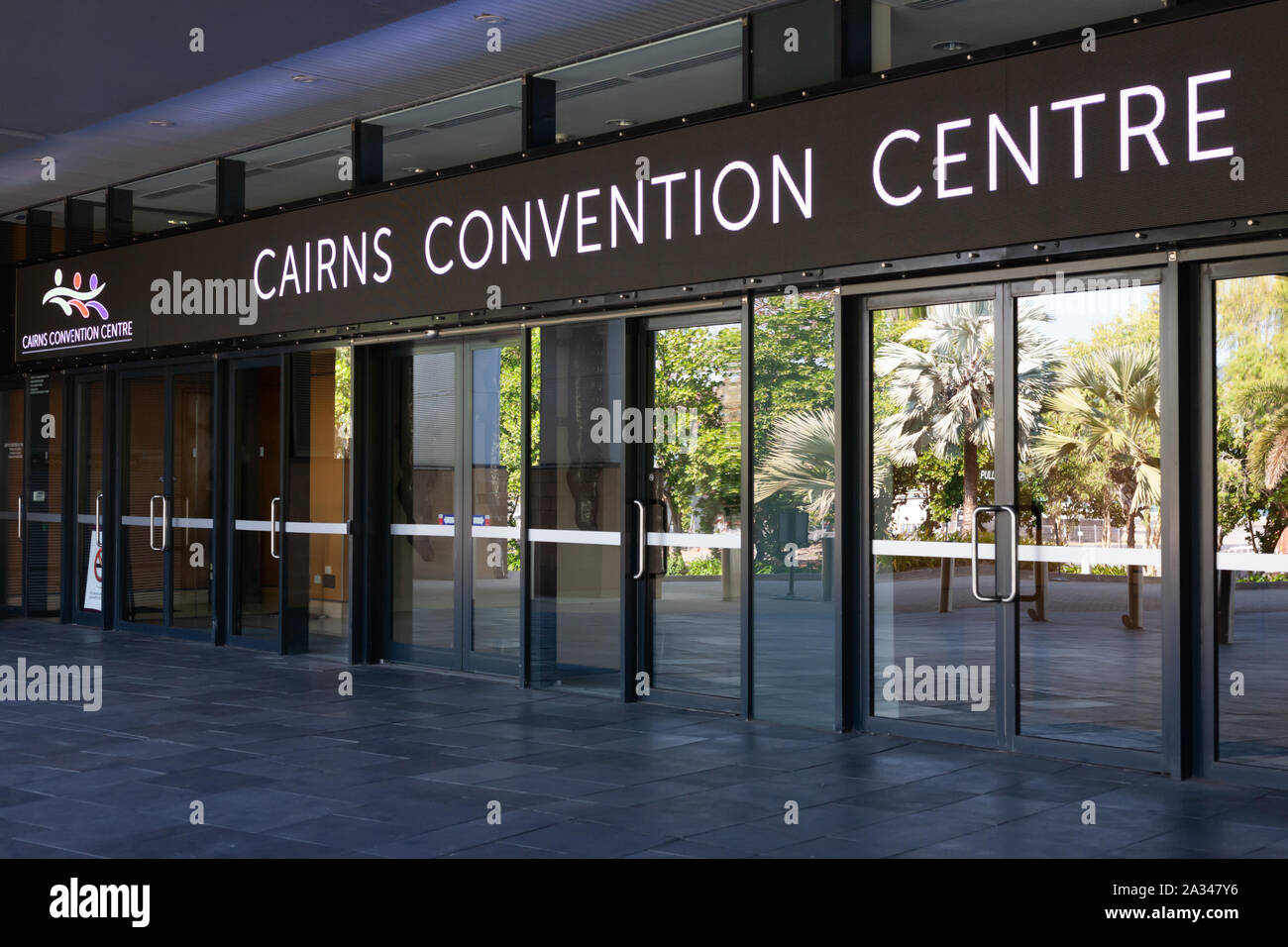 Cairns convention center hi-res stock photography and images - Alamy