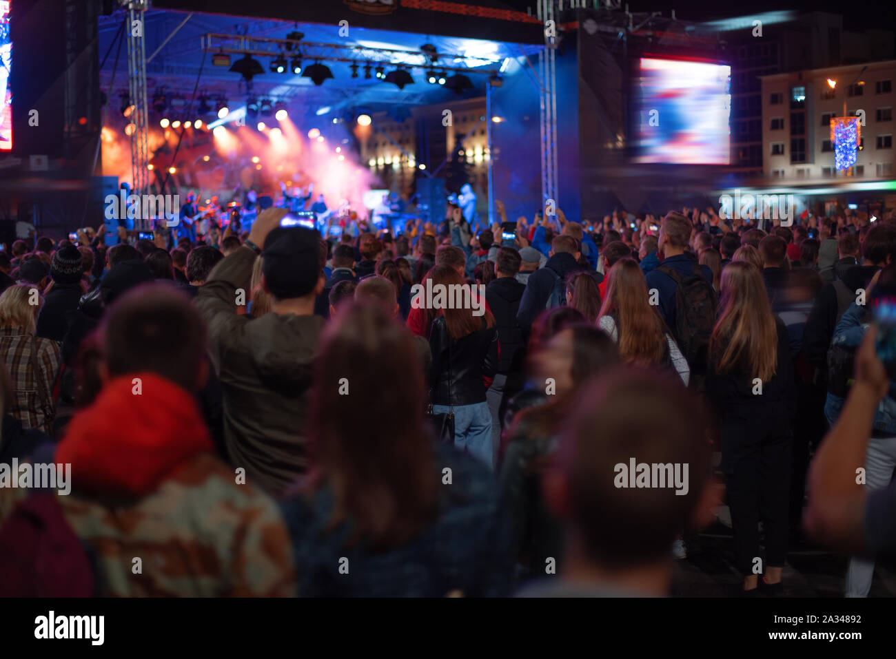 People concert waiting show hi-res stock photography and images - Alamy