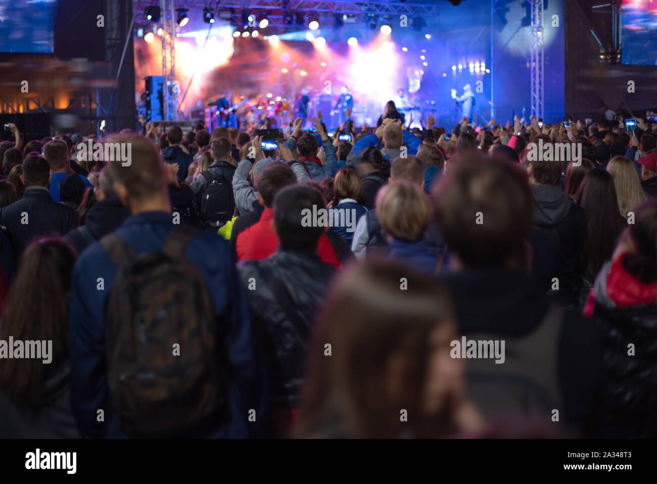 People concert waiting show hi-res stock photography and images - Alamy