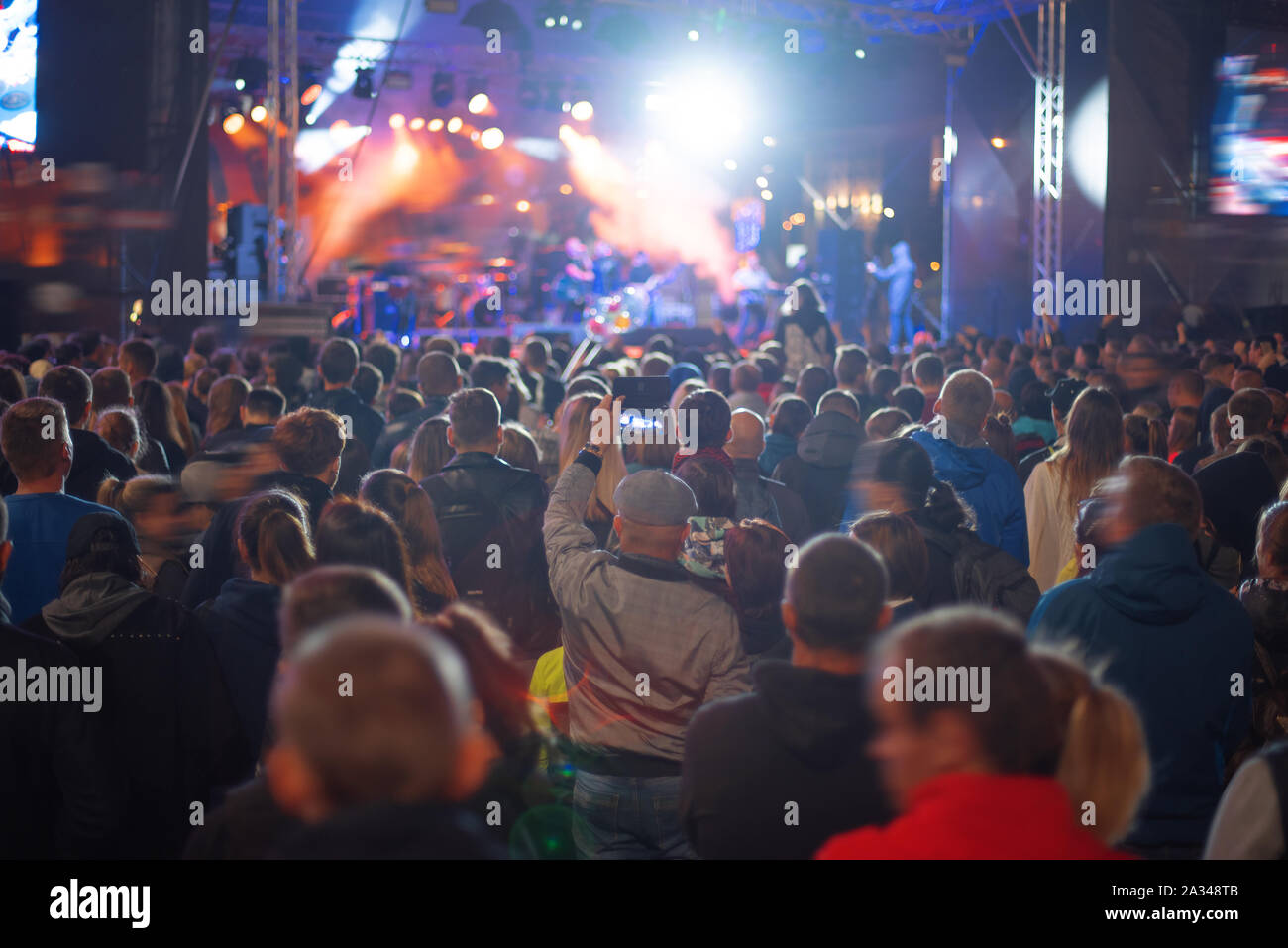 People concert waiting show hi-res stock photography and images - Alamy