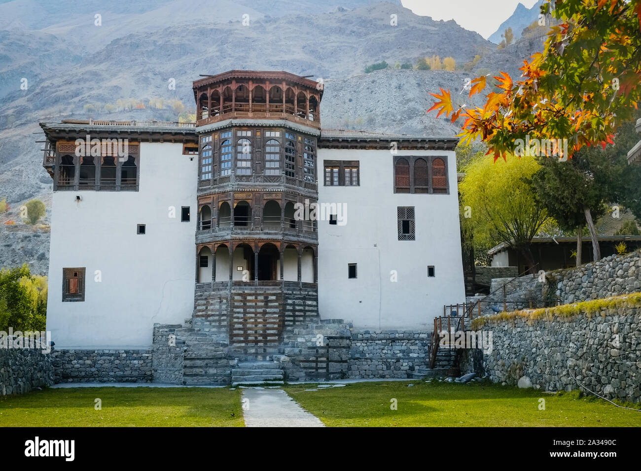 Khaplu fort hi-res stock photography and images - Alamy