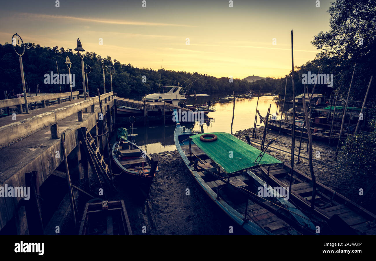 Scenery pier many fishing hi-res stock photography and images - Alamy