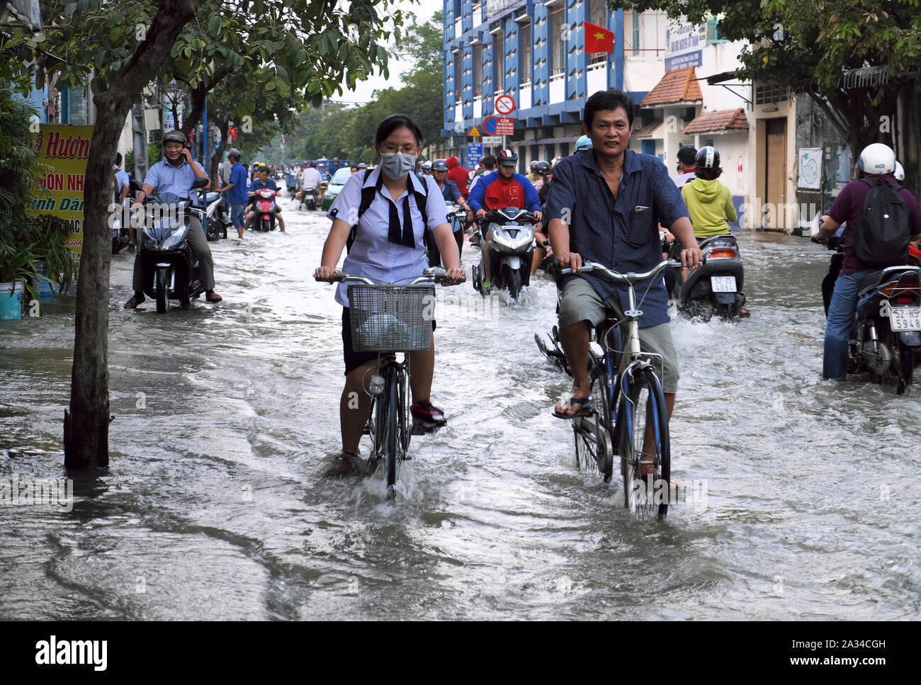 Vietnamese schoolgirl hi-res stock photography and images - Alamy
