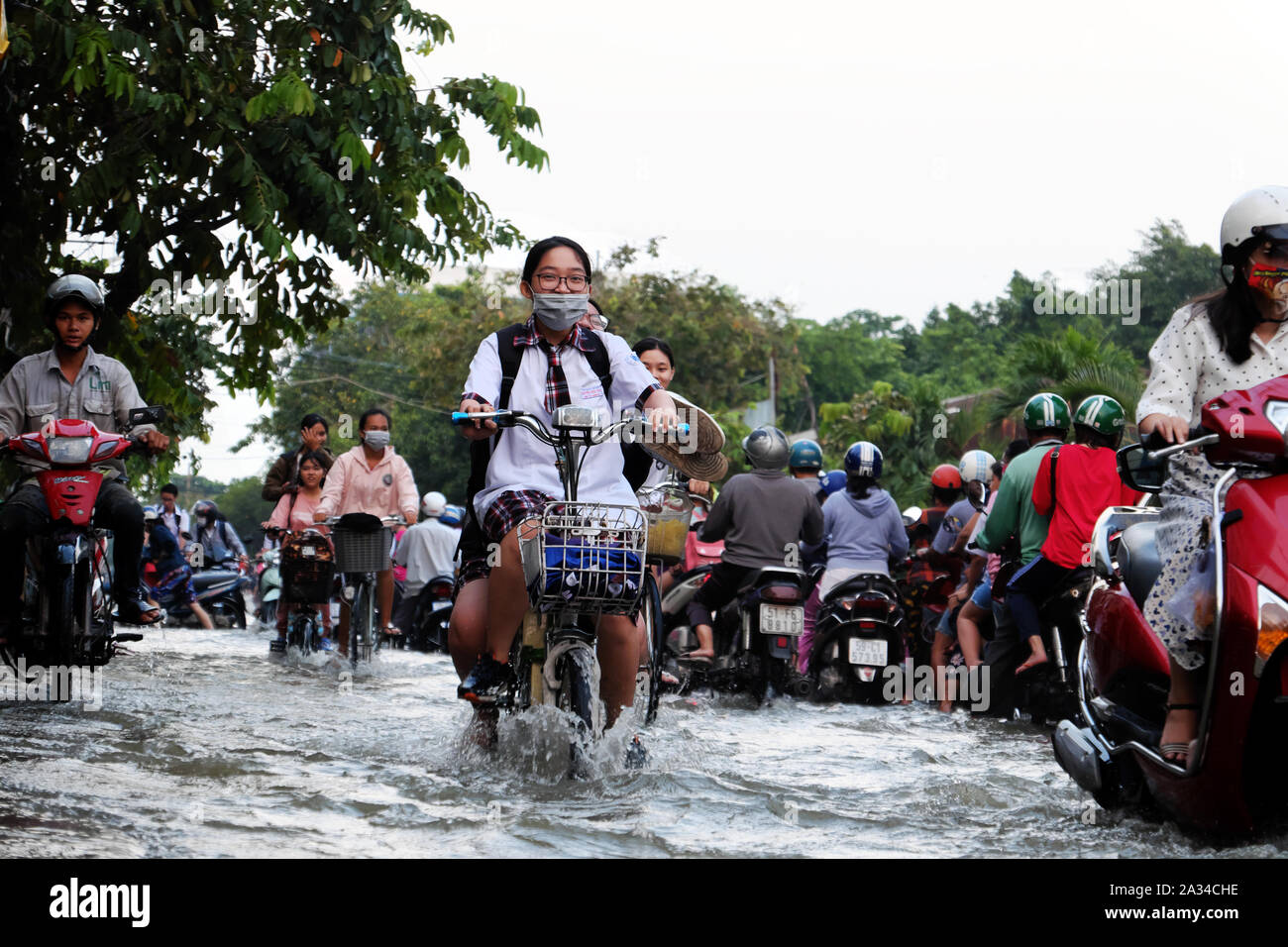 Vietnamese schoolgirl hi-res stock photography and images - Alamy