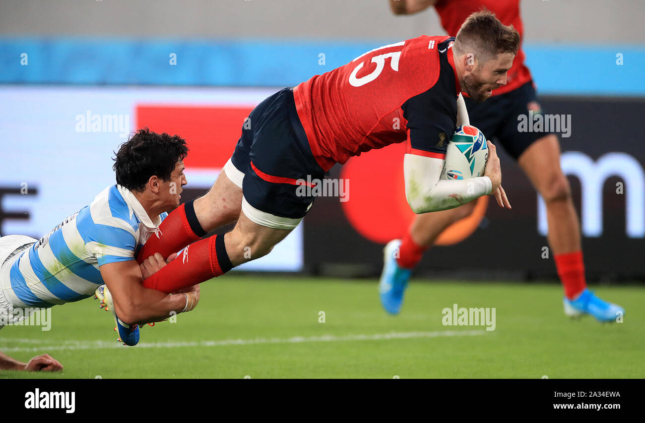 England's Elliot Daly scores his side's second try during the 2019 ...