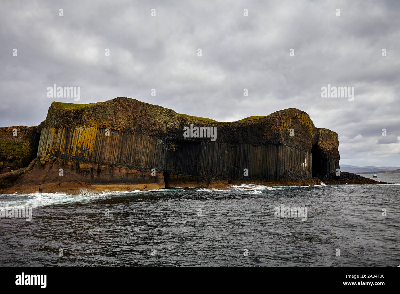 Hexagonal basaltic columns on Staffa, Inner Hebrides, Scotland, UK ...