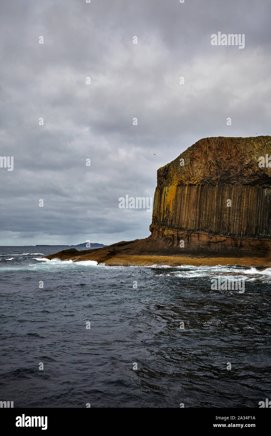 Hexagonal basaltic columns on Staffa, Inner Hebrides, Scotland, UK ...