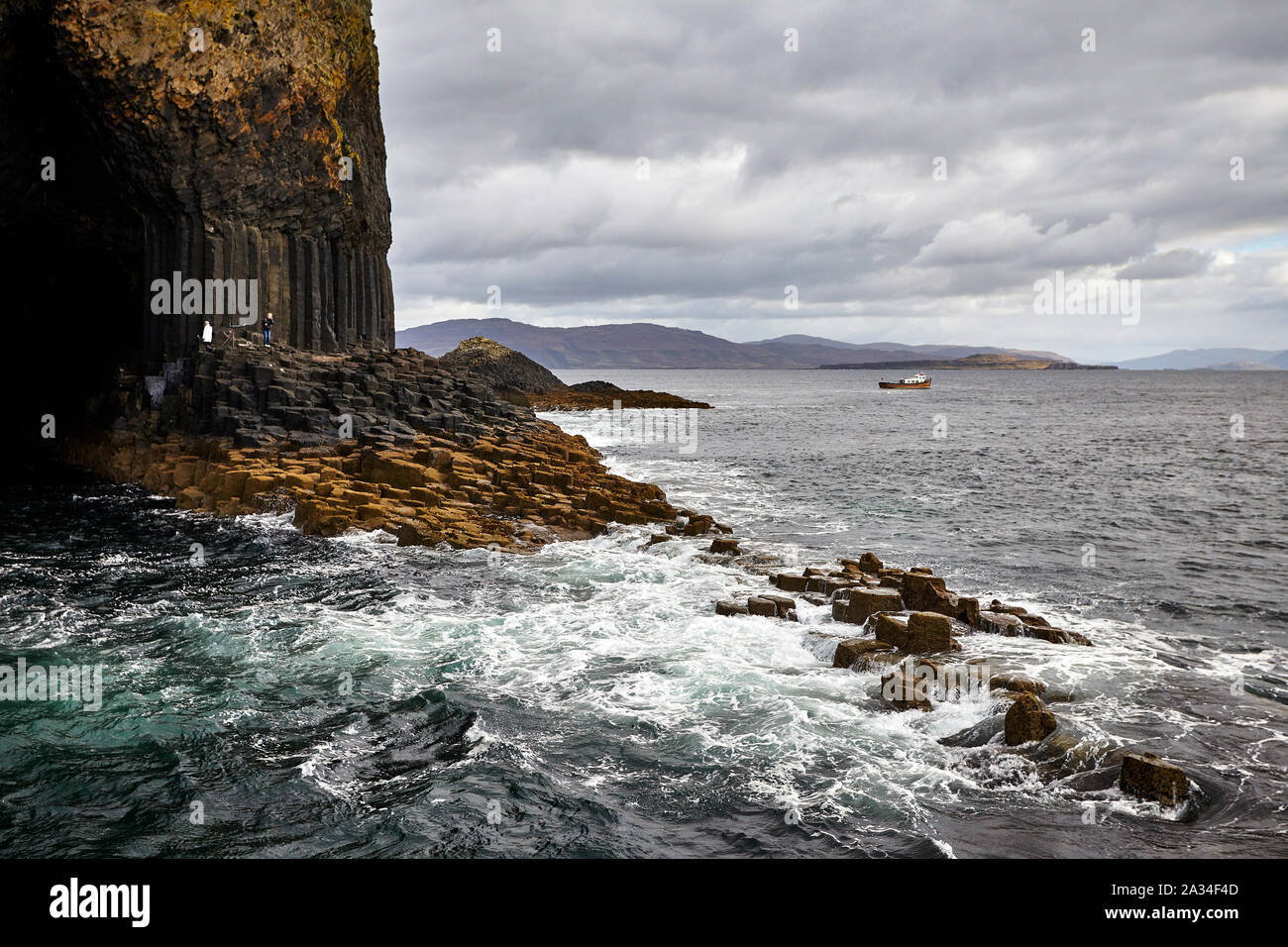 Hexagonal basaltic columns on Staffa, Inner Hebrides, Scotland, UK ...