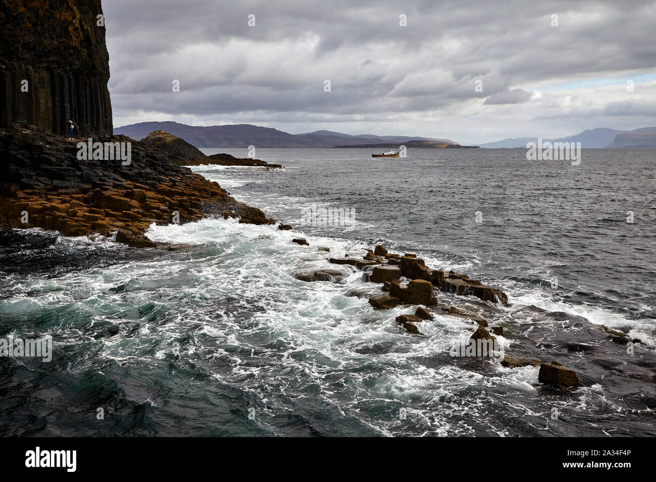 Hexagonal basaltic columns on Staffa, Inner Hebrides, Scotland, UK ...