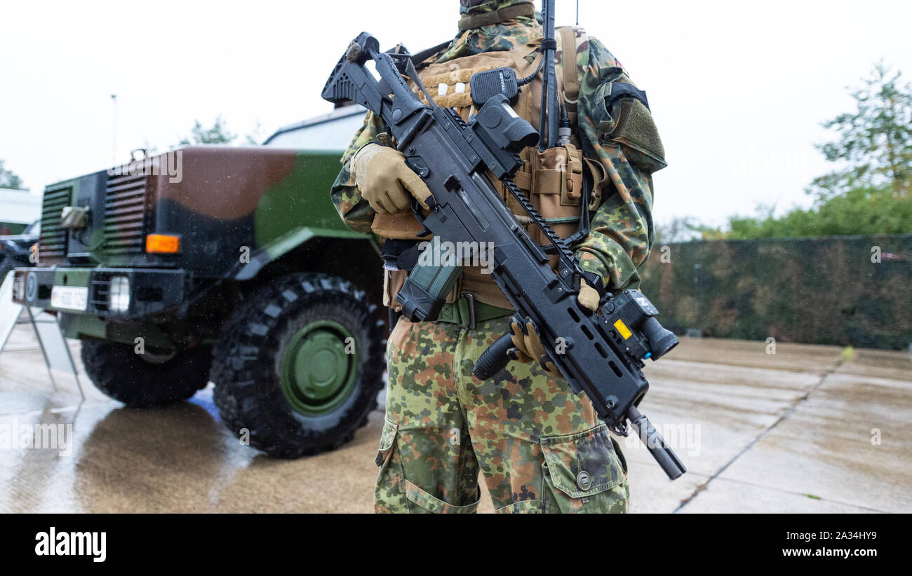 G36k assault rifle hi-res stock photography and images - Alamy