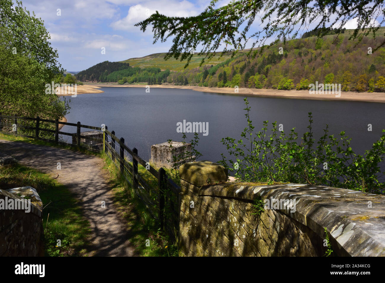 Derwent dam footpath hi-res stock photography and images - Alamy