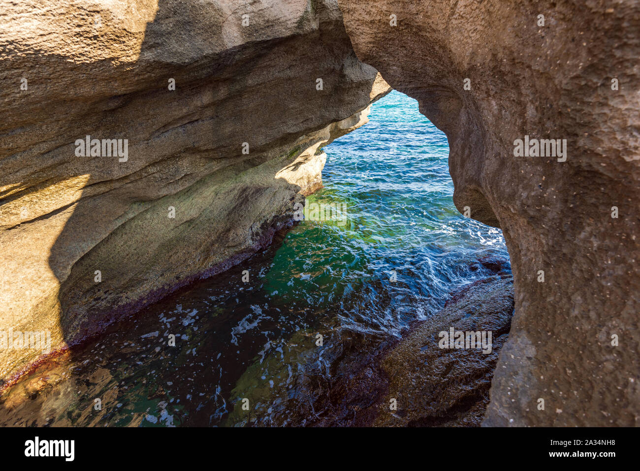 Volcanic sea arch coastal hi-res stock photography and images - Alamy