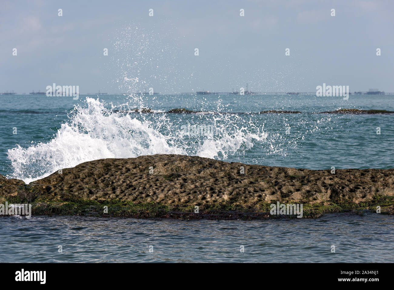 Big wave reef hi-res stock photography and images - Alamy