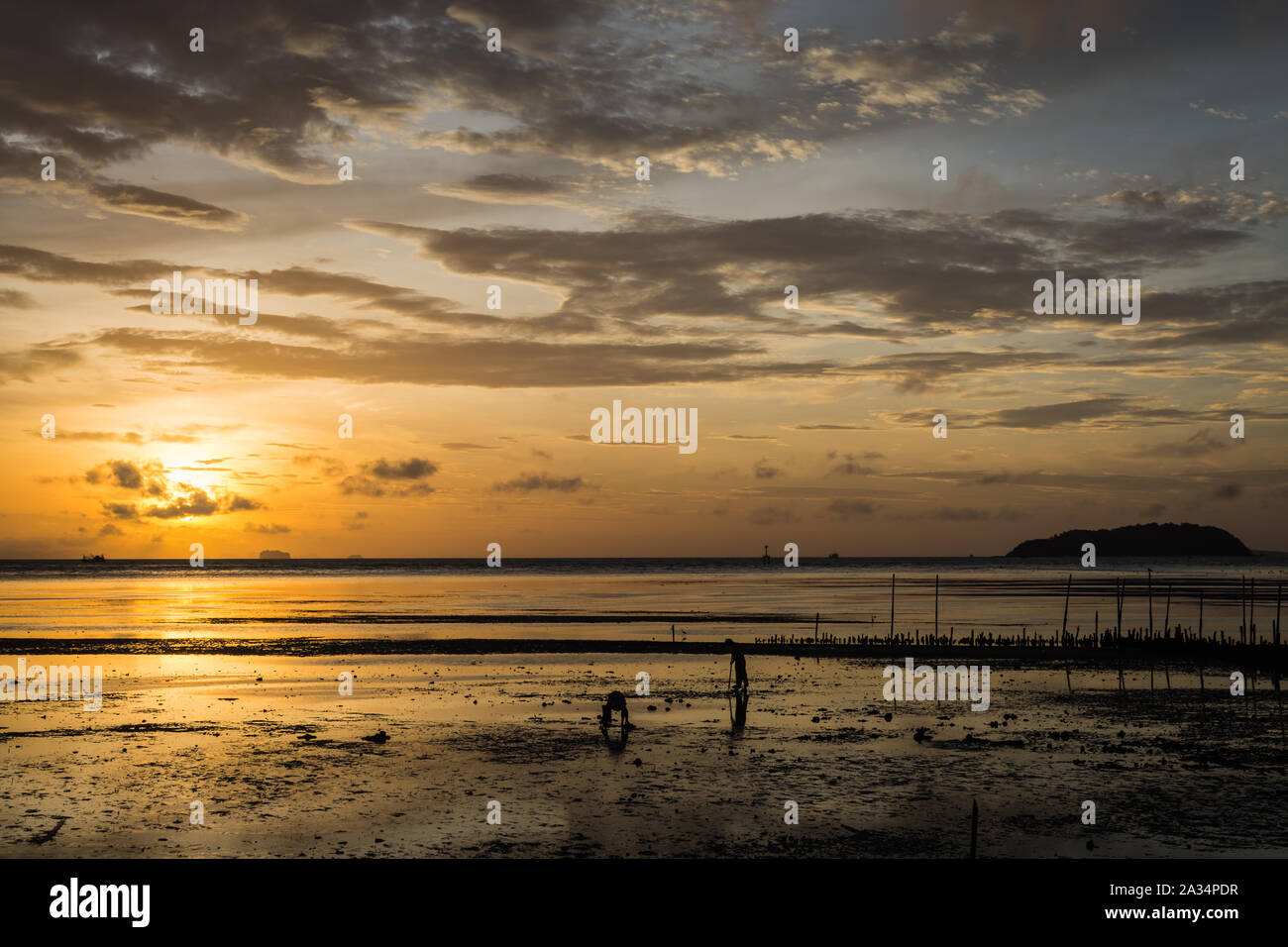 Dramatic urban scenery hi-res stock photography and images - Alamy