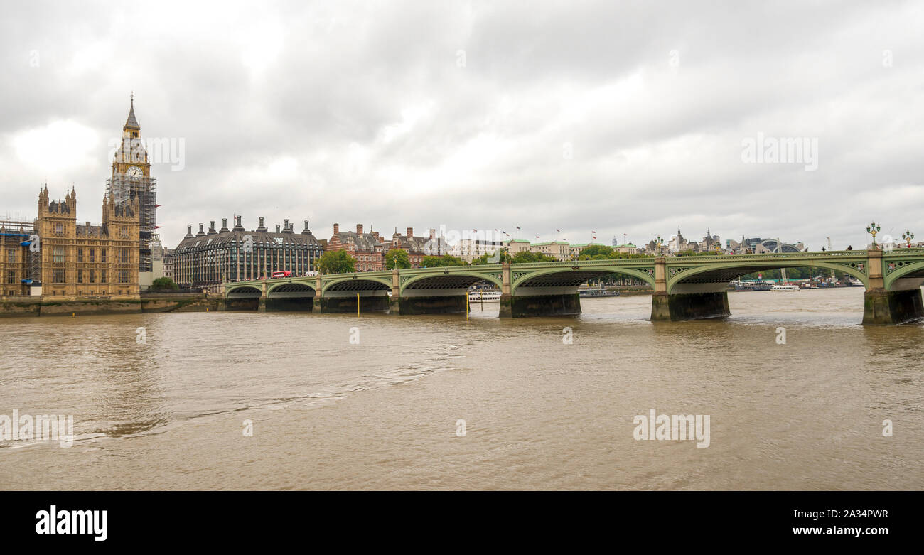 Polluted river thames hi-res stock photography and images - Alamy