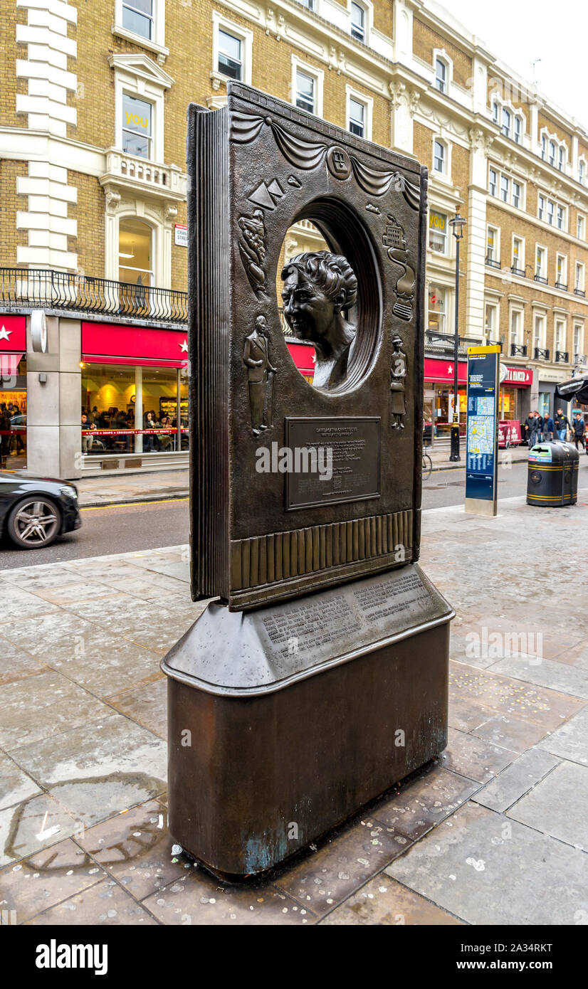 Miss marple bronze hi-res stock photography and images - Alamy