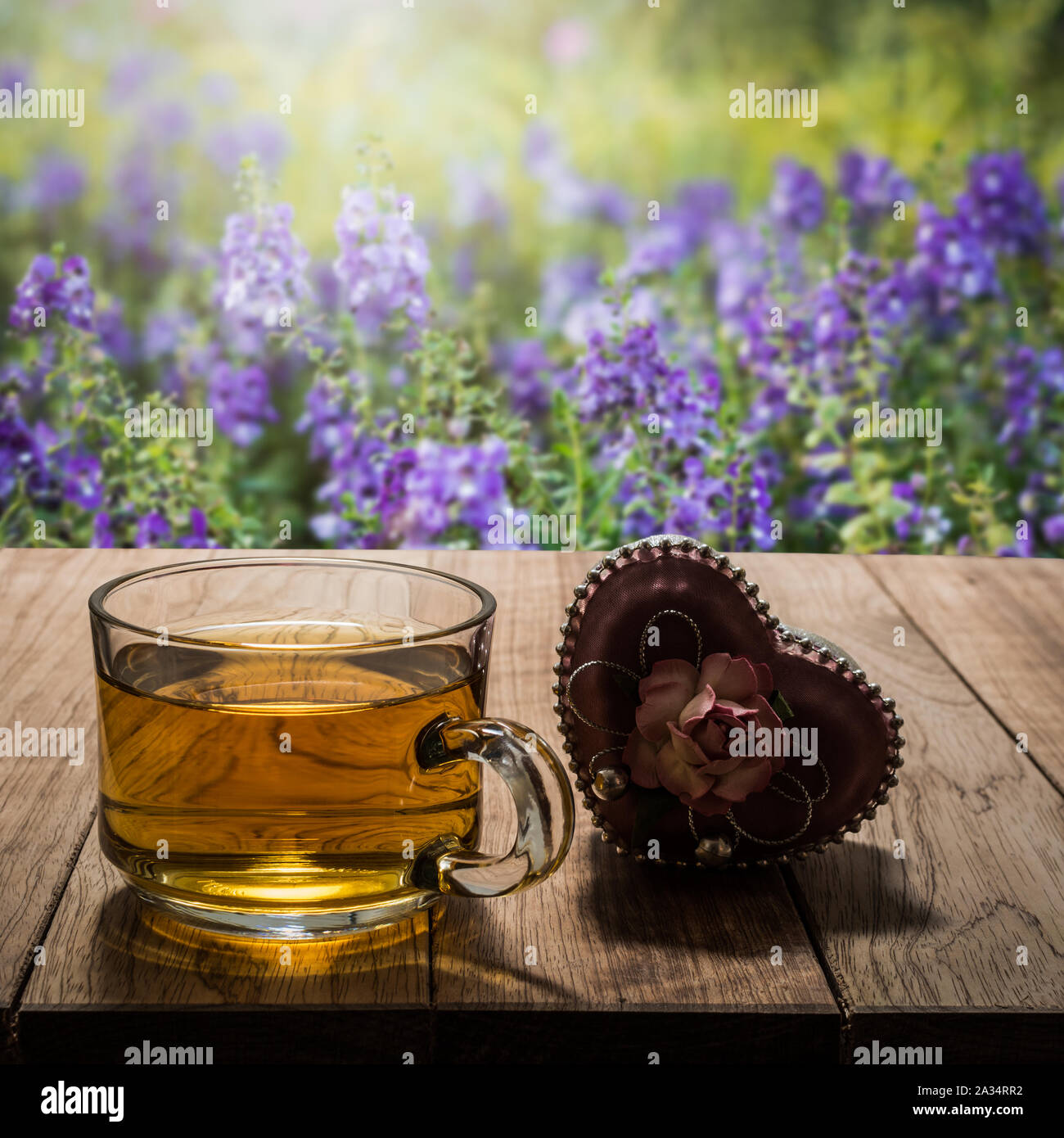 Outdoor tea time hi-res stock photography and images - Alamy