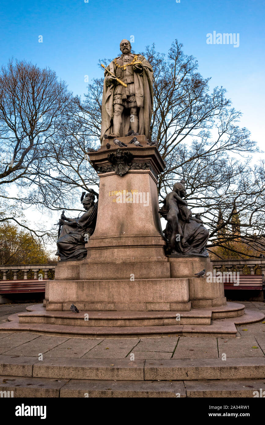 King edward seventh statue hi-res stock photography and images - Alamy