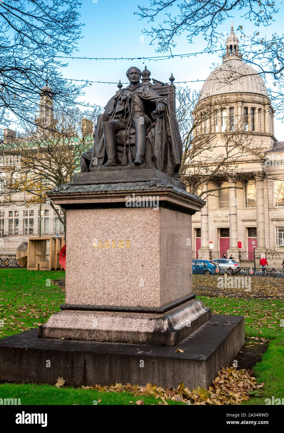 Prince Albert statue in front of His Majesty Theatre in Aberdeen city ...