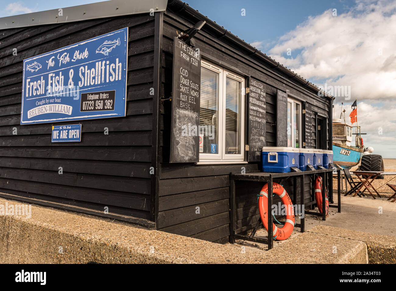 Fresh fish shop on the beach at aldeburgh suffolk hi-res stock ...
