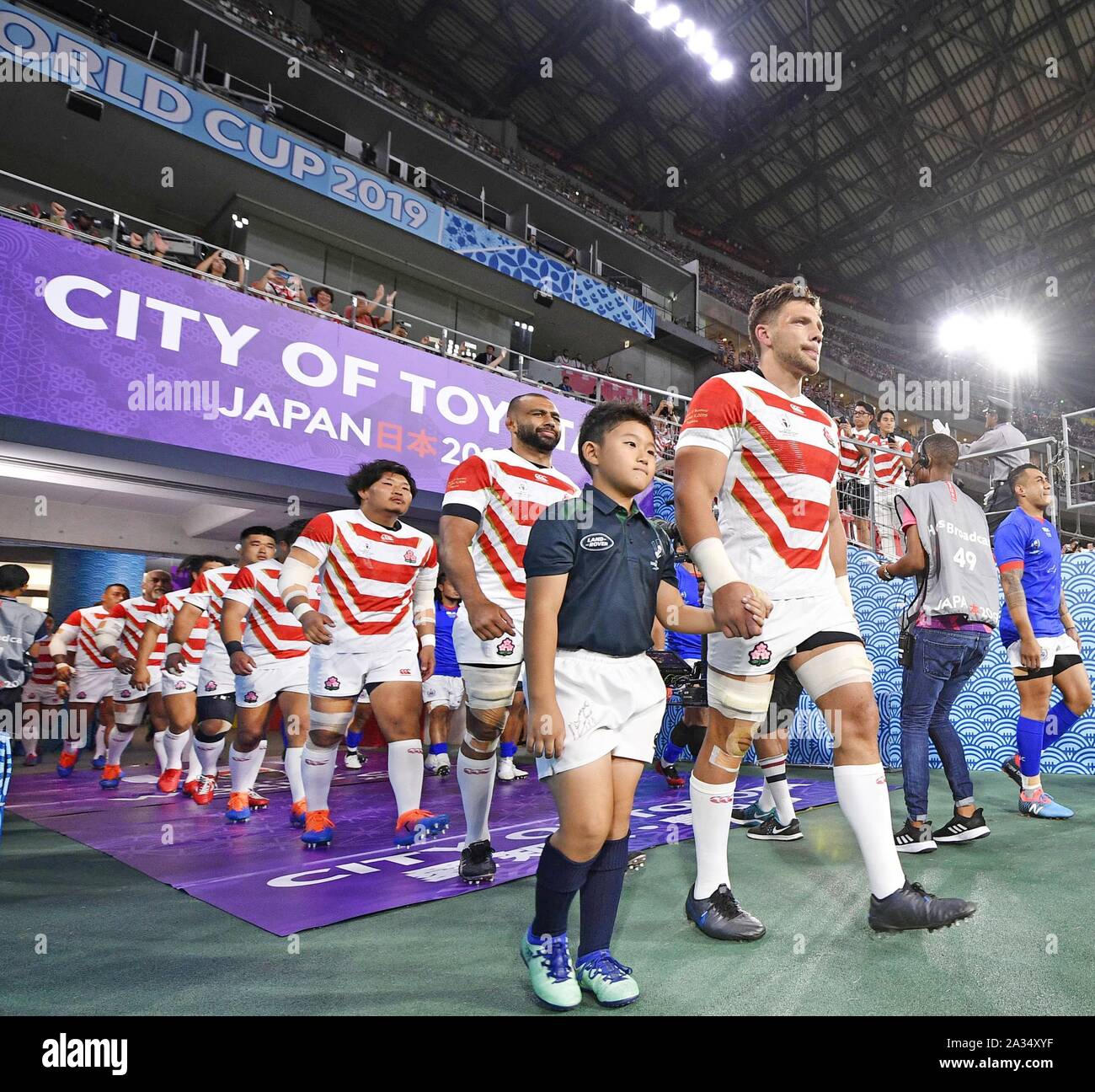 Toyota, Japan. 05th Oct, 2019.Japan players walk into the pitch ahead of a Rugby World Cup Pool ...