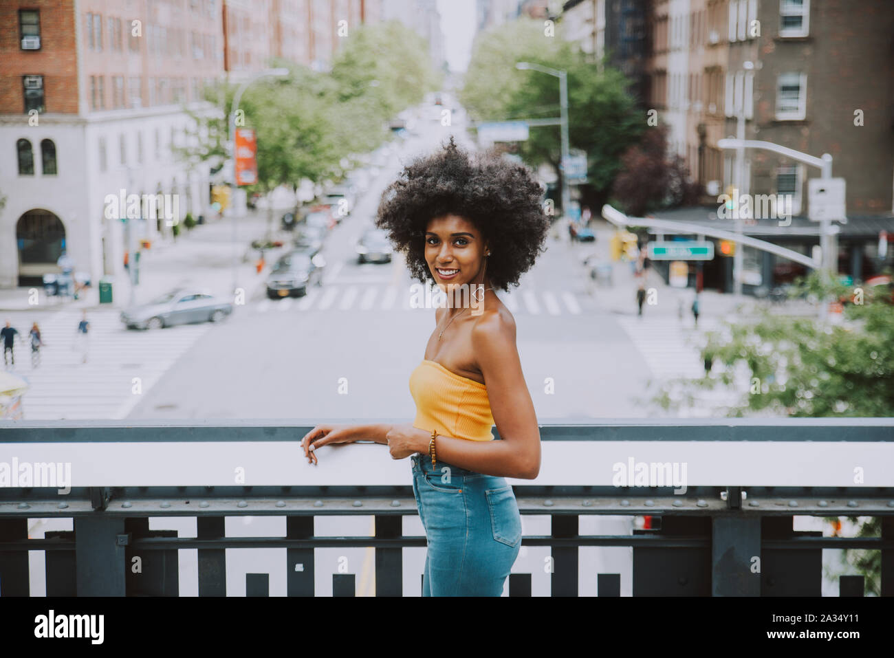 Beautiful american girl posing in New york Stock Photo - Alamy