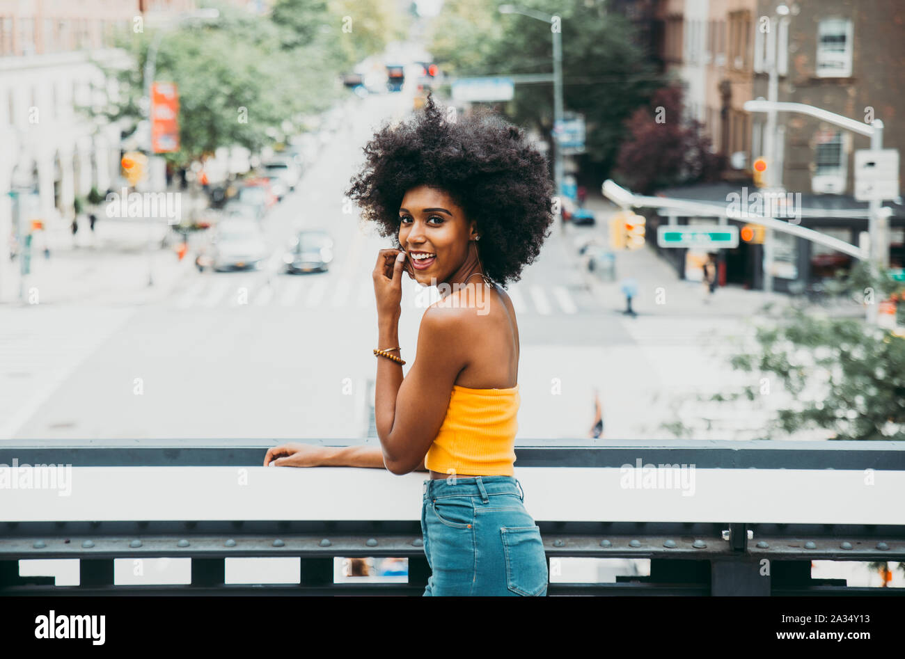 Beautiful american girl posing in New york Stock Photo - Alamy