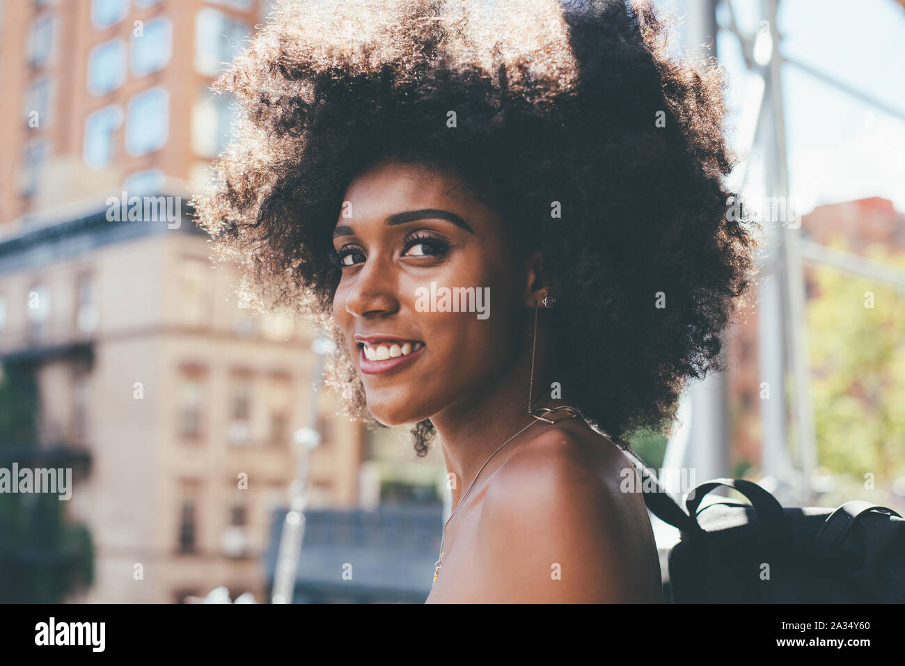 Beautiful american girl posing in New york Stock Photo - Alamy