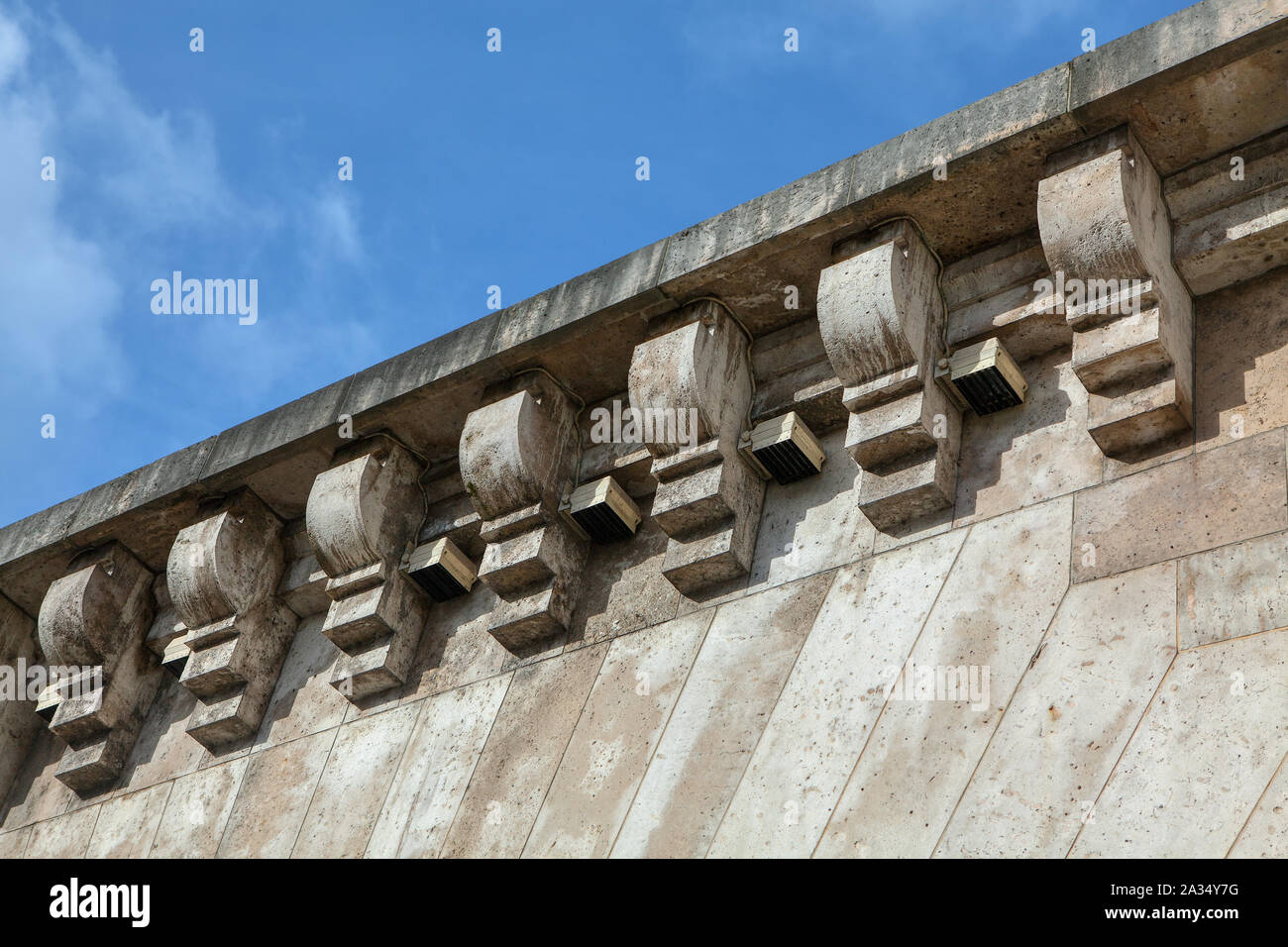 Parapet wall hi-res stock photography and images - Alamy