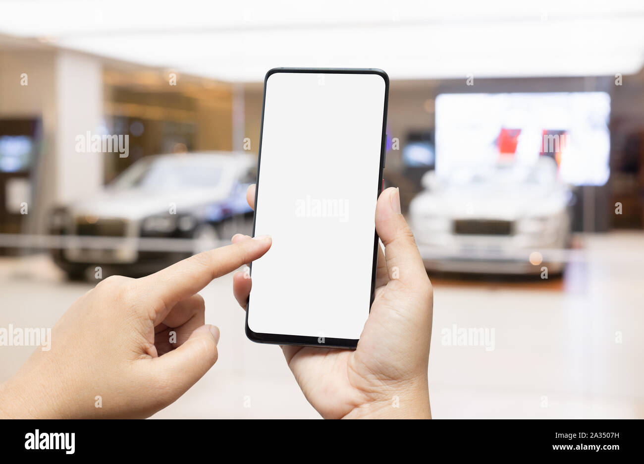 Empty car showroom hi-res stock photography and images - Alamy