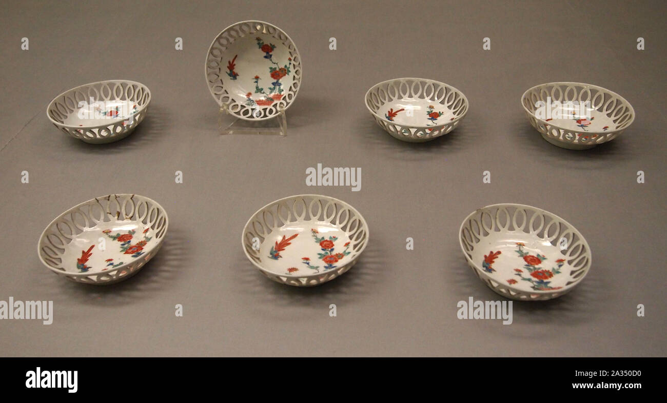 Imari ware hi-res stock photography and images - Alamy