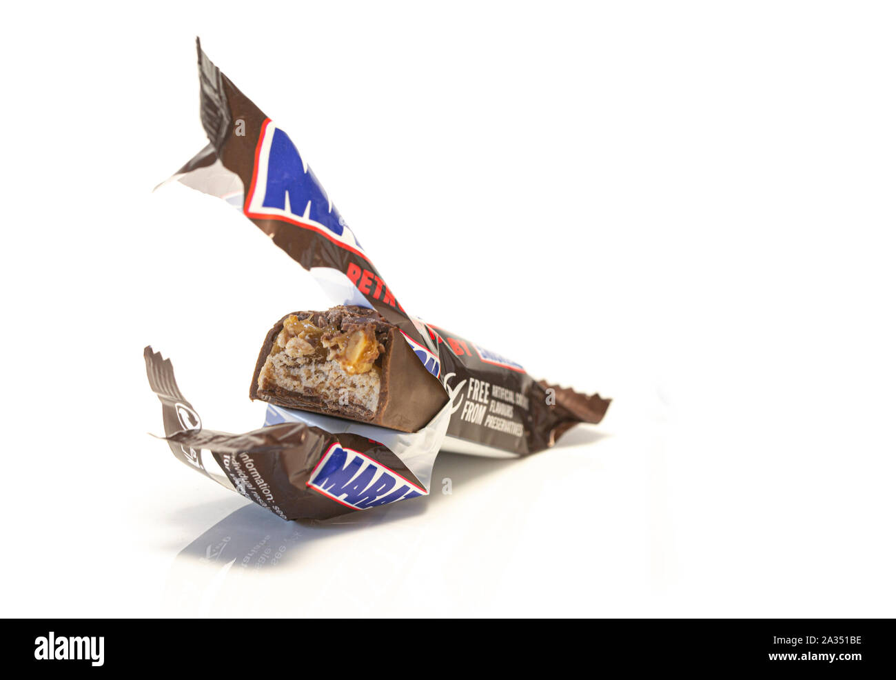 Peanut butter chocolate candy bars hi-res stock photography and images ...