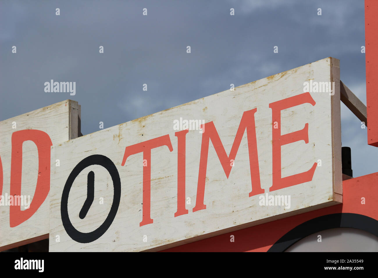 A sign board that conveys the importance of time Stock Photo - Alamy