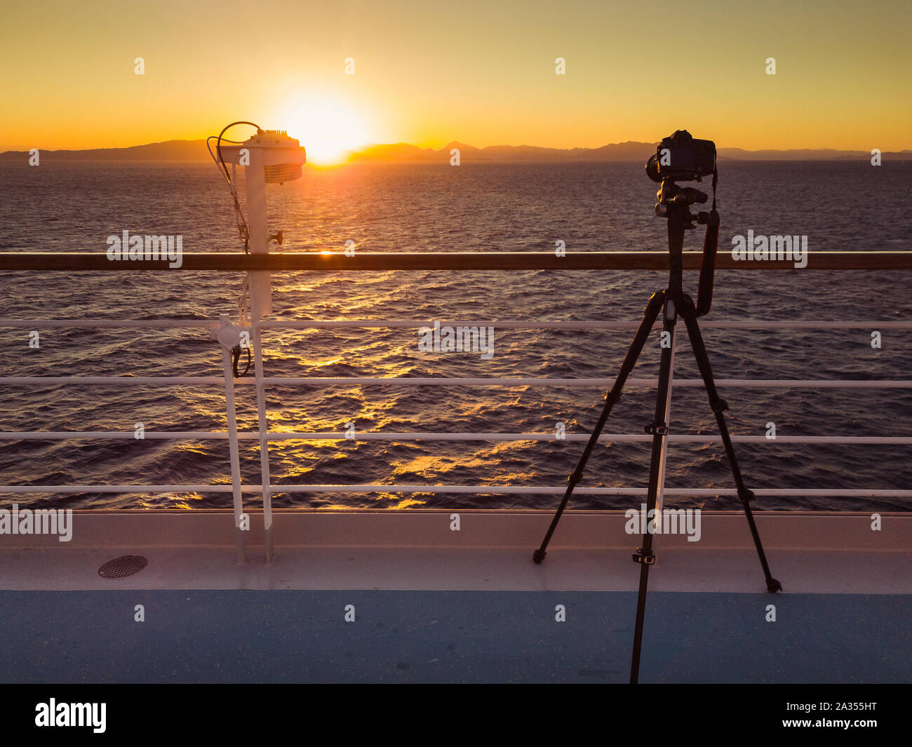 Ship camera hi-res stock photography and images - Alamy