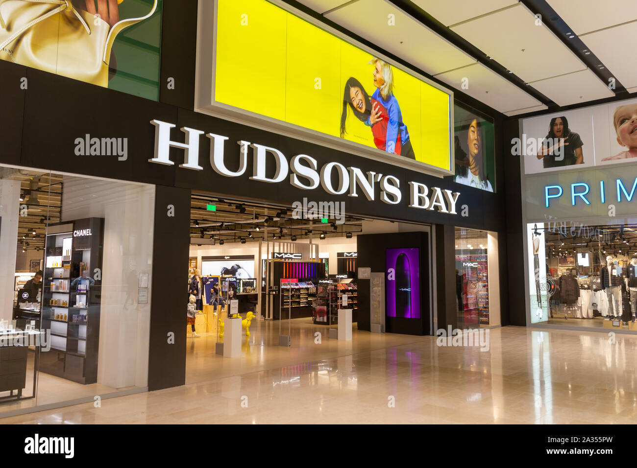 Hudson's bay company logo hi-res stock photography and images - Alamy