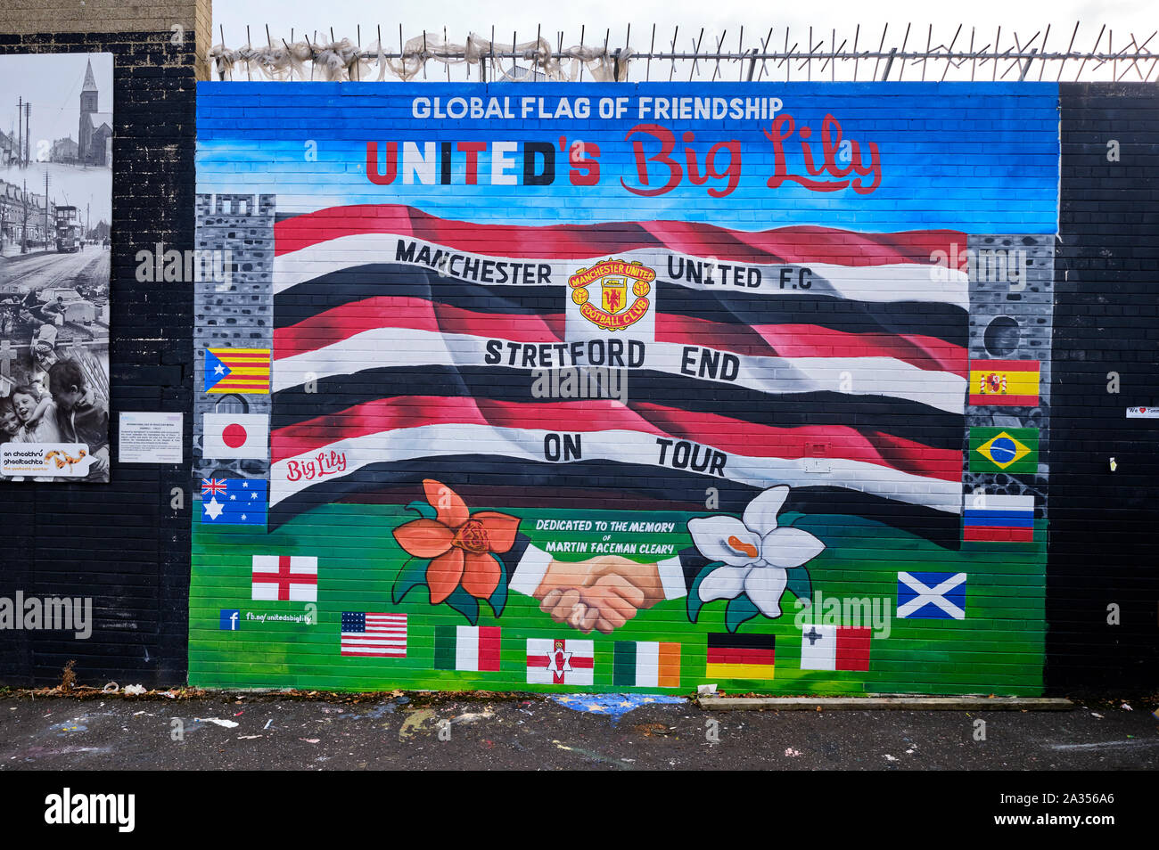 Murals in west belfast hi-res stock photography and images - Alamy