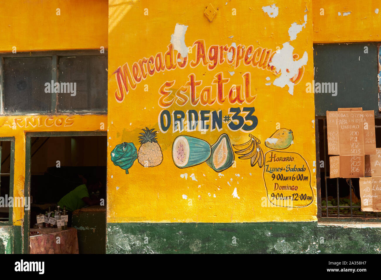 Cuban signs hi-res stock photography and images - Alamy