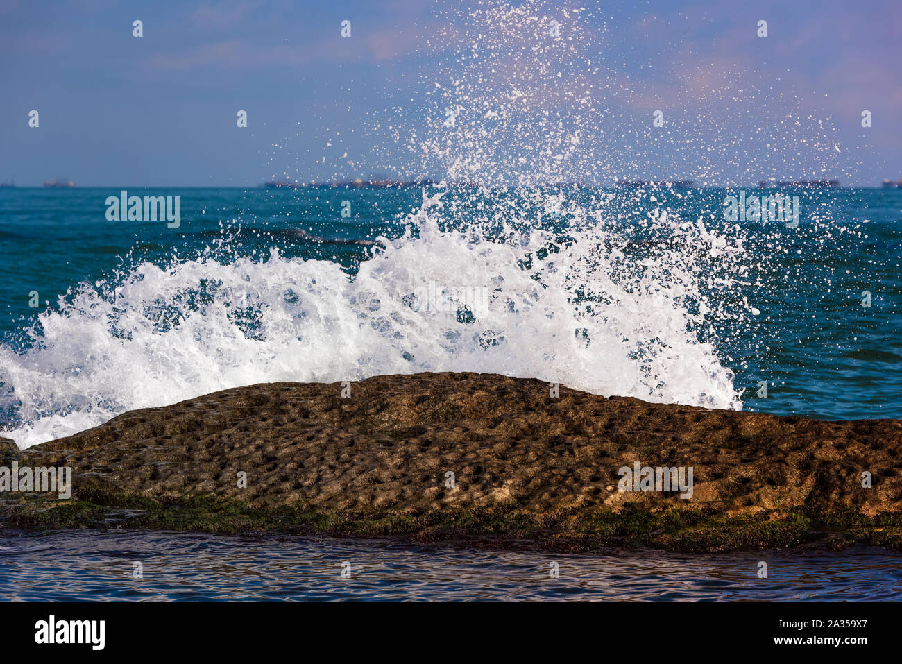 Big wave reef hi-res stock photography and images - Alamy