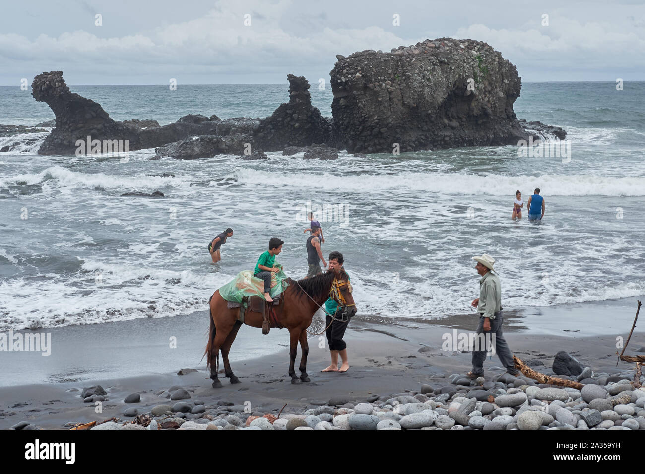 El Tunco Beach El Salvador Stock Photo - Alamy