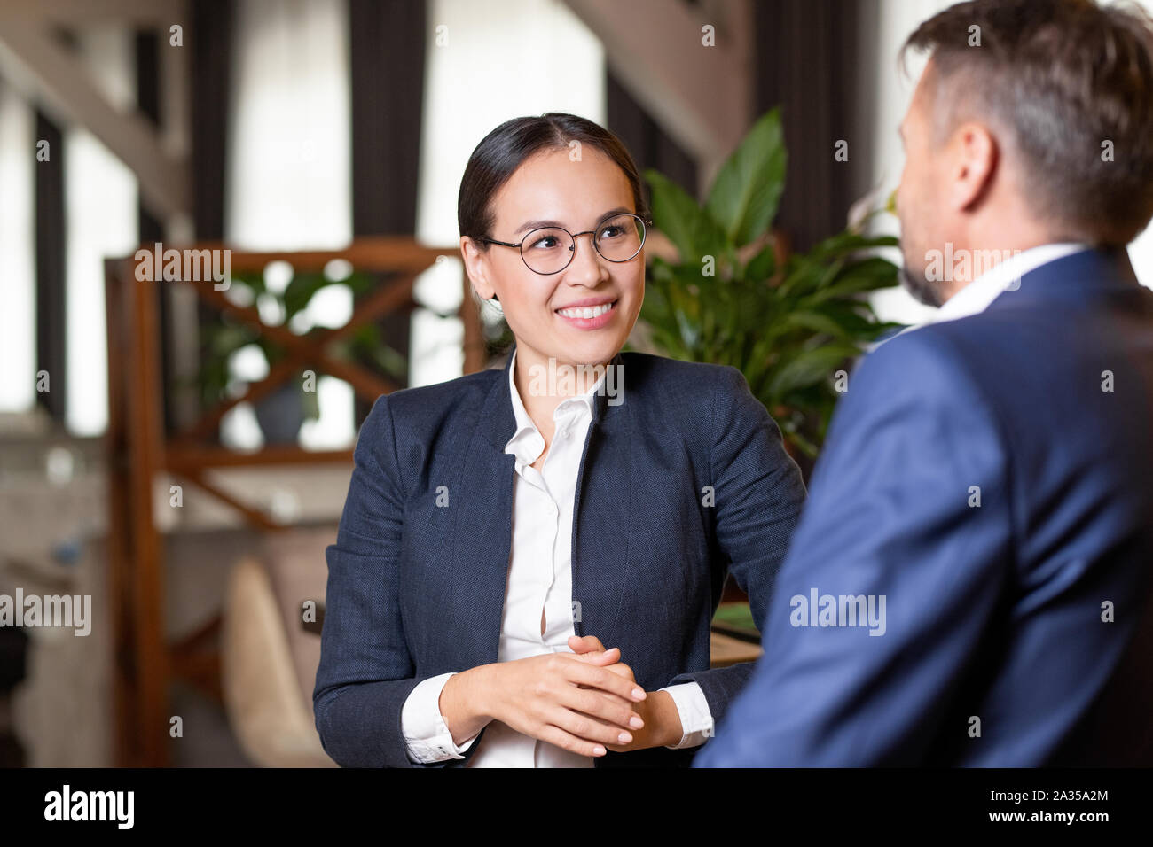 Talking client cheerful young hi-res stock photography and images - Alamy