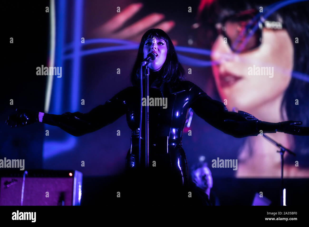 Pop singer louise hi-res stock photography and images - Alamy