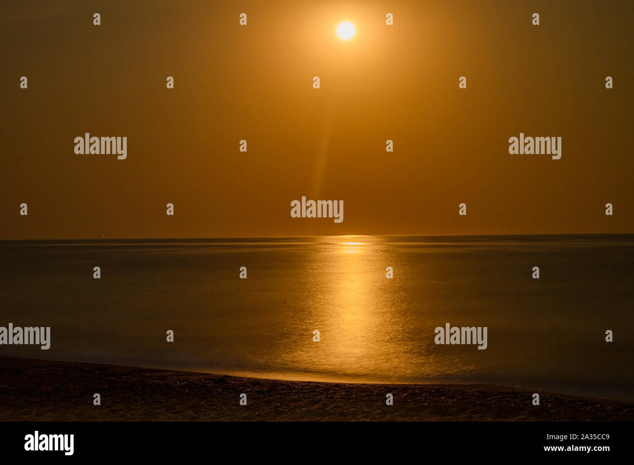 Moonrise wallpaper hi-res stock photography and images - Alamy