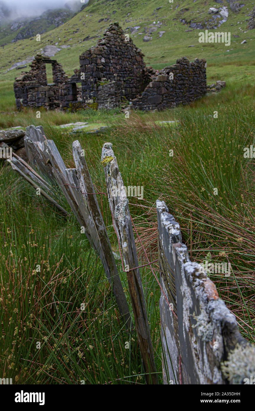 Slate fencing hi-res stock photography and images - Alamy